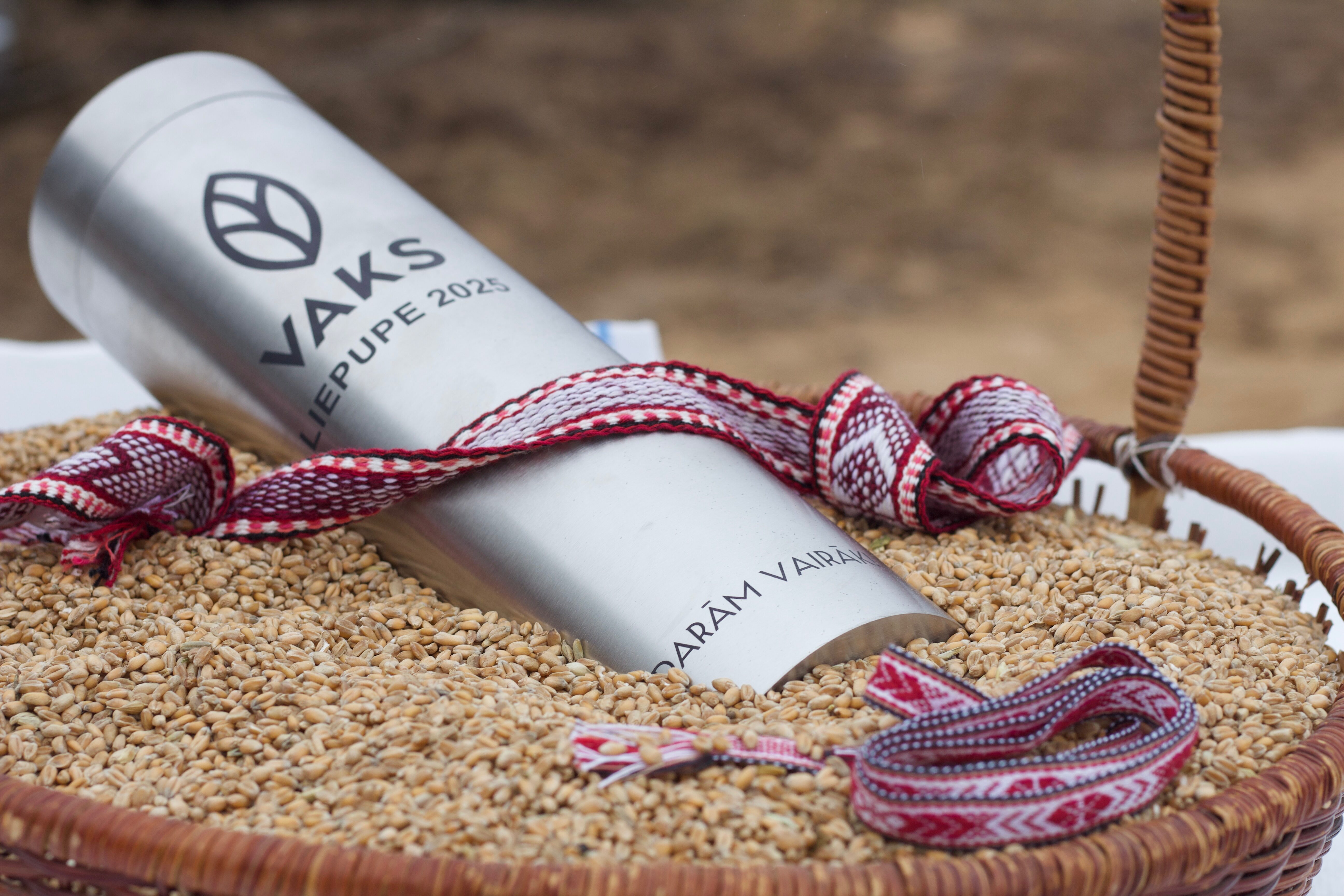 Veiksmīgi iemūrēta Laika kapsula VAKS KS topošajā graudu pieņemšanas ...